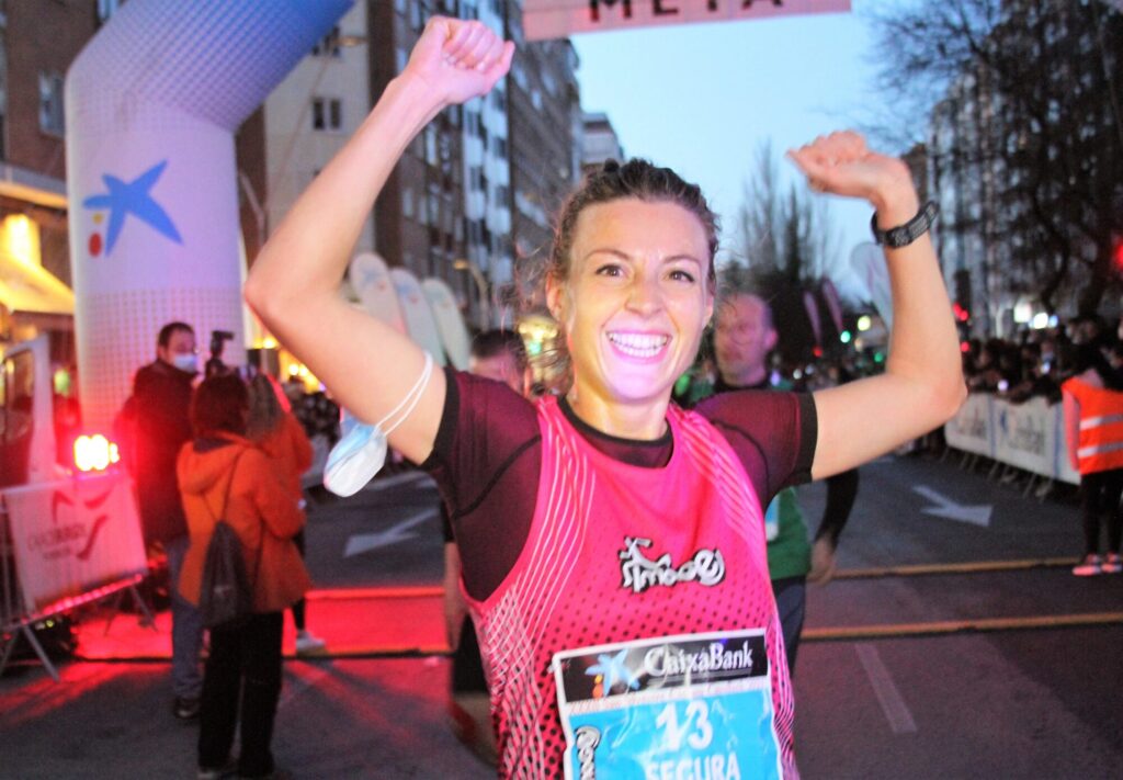 Pablo Sánchez y Laura Segura reinan en la San Silvestre Cidiana ...