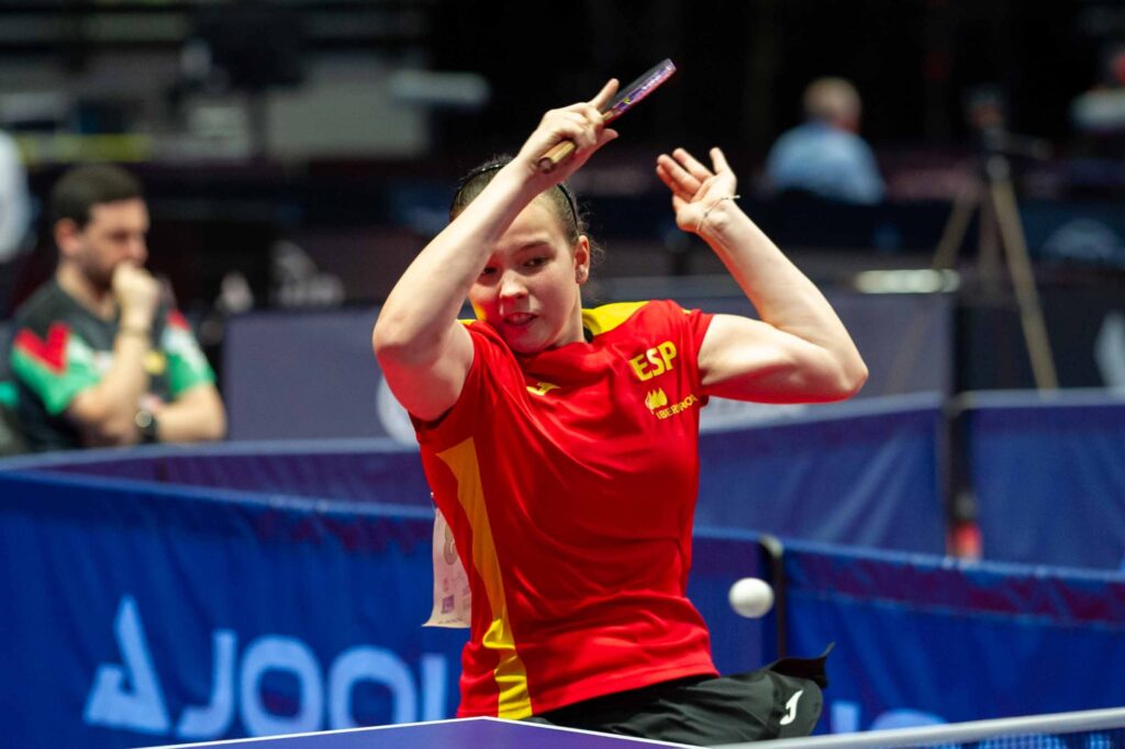 María Berzosa acaricia la medalla en el Europeo – Revista Forofos