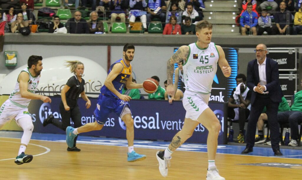 Coser y cantar en el Coliseum (91-67) – Revista Forofos